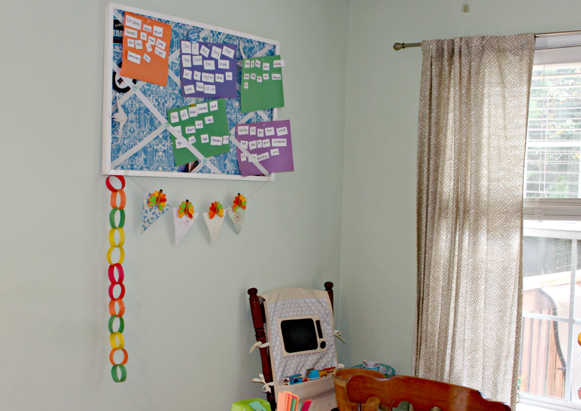 Create a Thanksgiving Paper Chain - Live Well Play Together